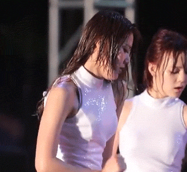 大雨澆不熄的性感火熱！韓國網友噴鼻血的女偶像暴雨公演影片TOP3